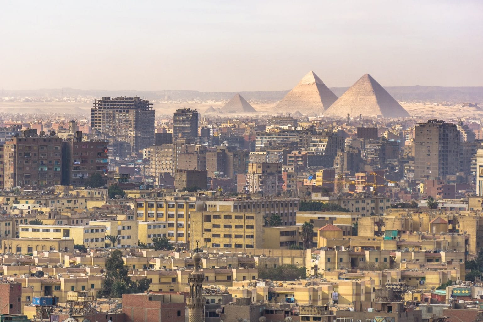 10 Unusual Images of the Giza Pyramids as Seen From a Different ...
