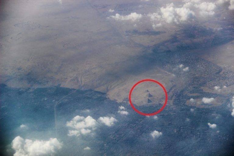 13 Photographs That Show the Size of Ancient Pyramids Around the World ...