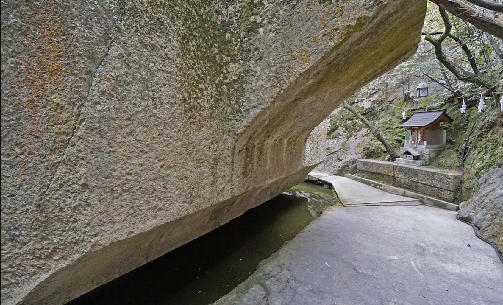 Exploring Japan's Mystical Megaliths - The Ishi-no-Hoden and Masuda-no-Iwafune — Curiosmos